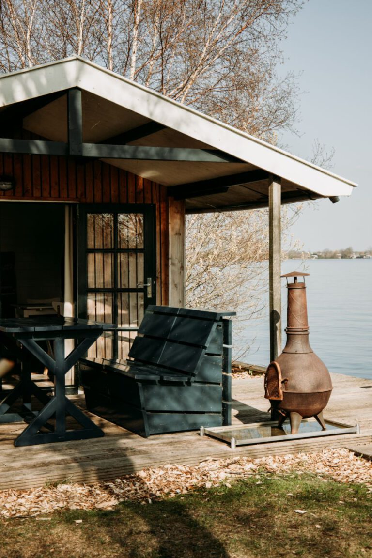 Zwier: havenhuisjes en eilandhut aan de Vinkeveense Plassen - Hey Frits